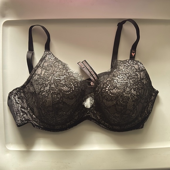 Victoria's Secret | Intimates & Sleepwear | Nwot Vs Lace Plunge Bra ...